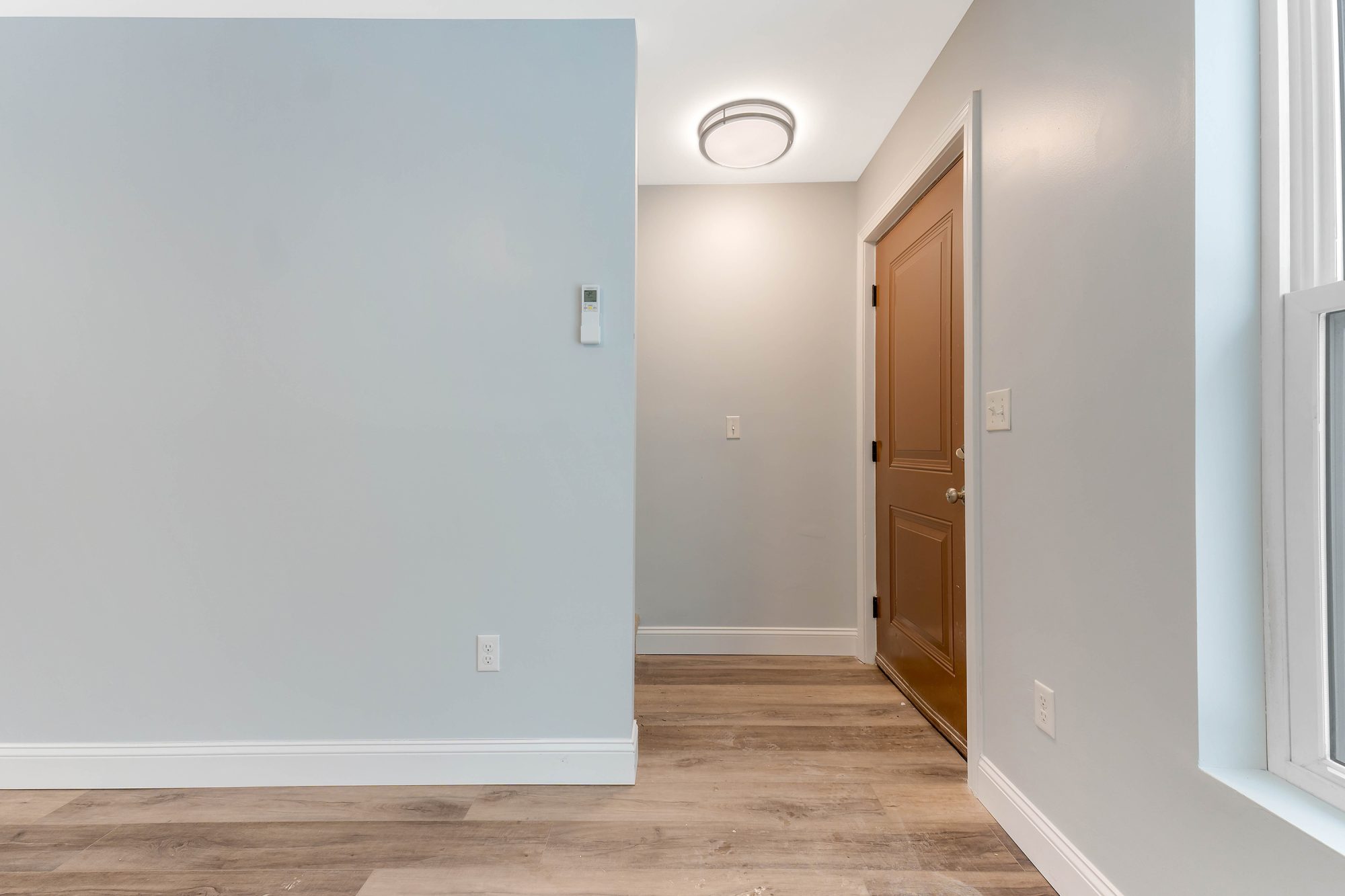 York Colonial Center - Universal Property Management