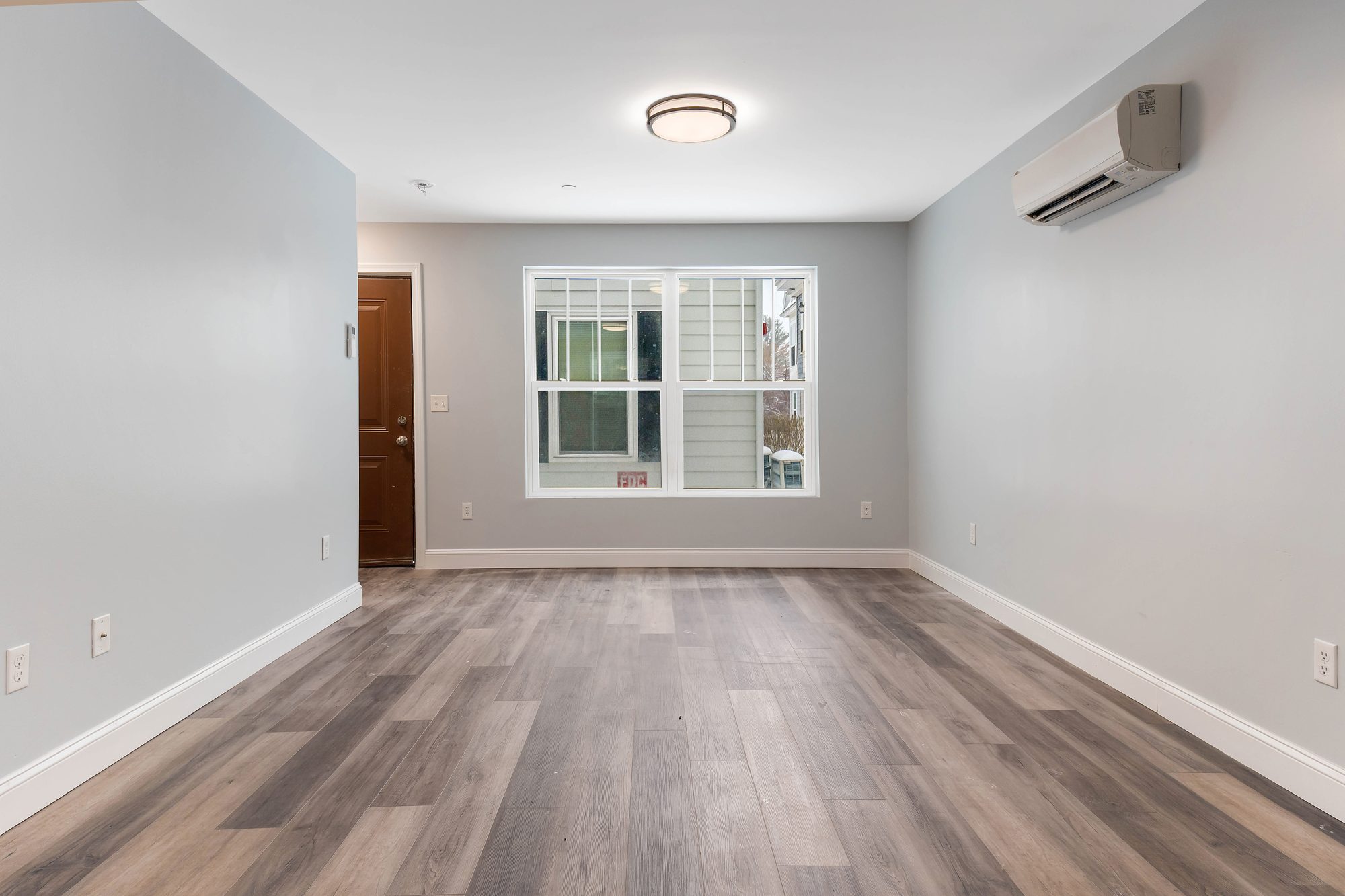 York Colonial Center - Universal Property Management