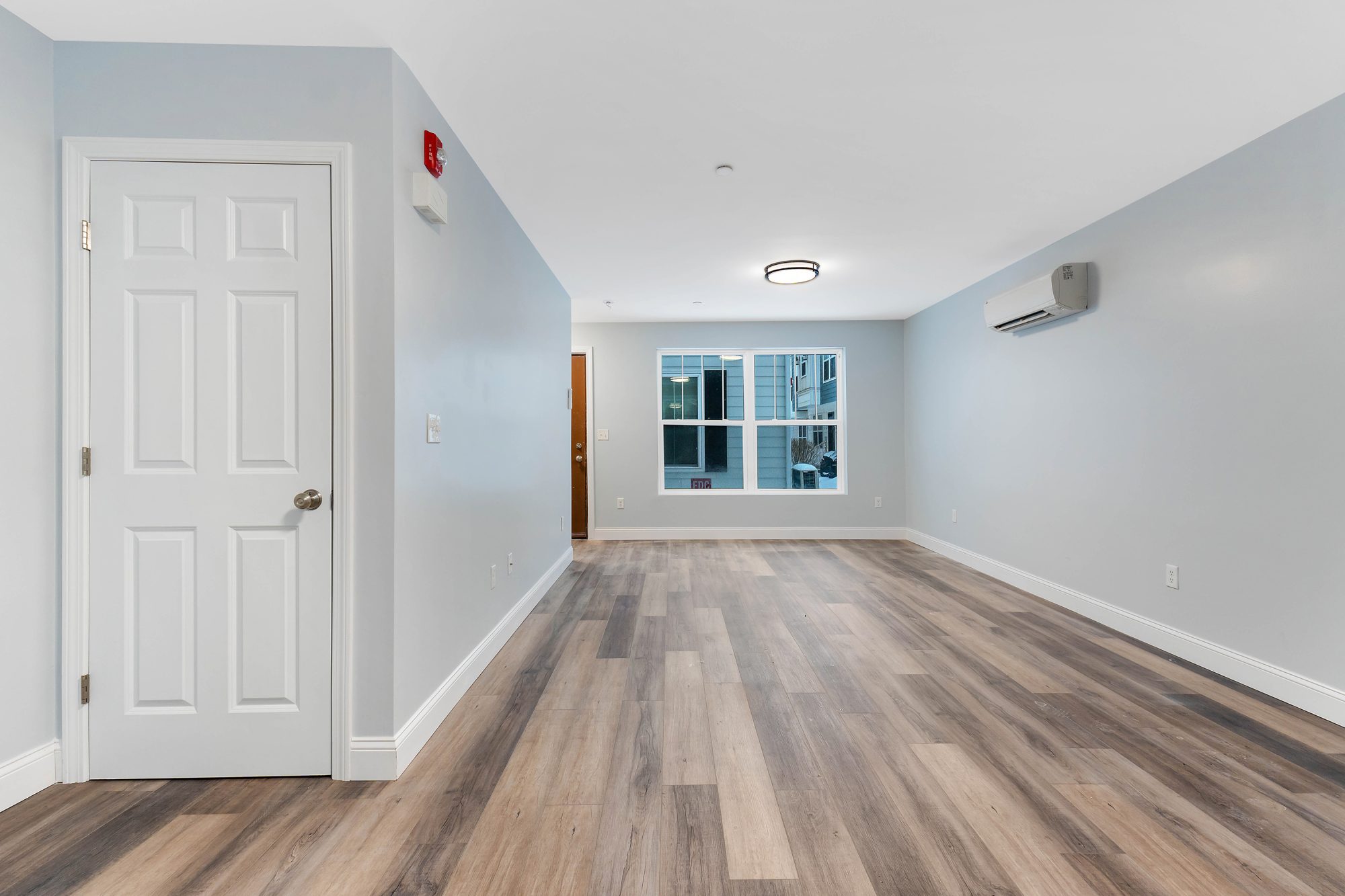 York Colonial Center - Universal Property Management