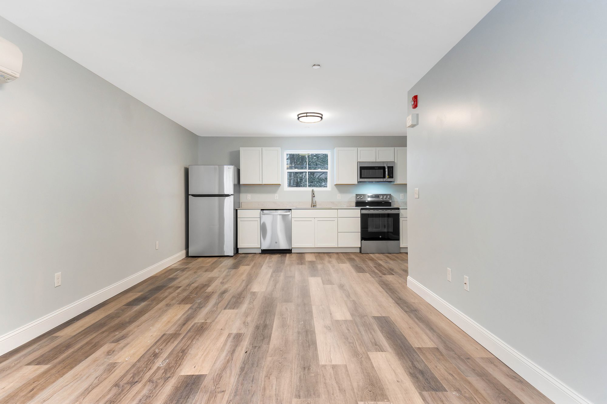 York Colonial Center - Universal Property Management