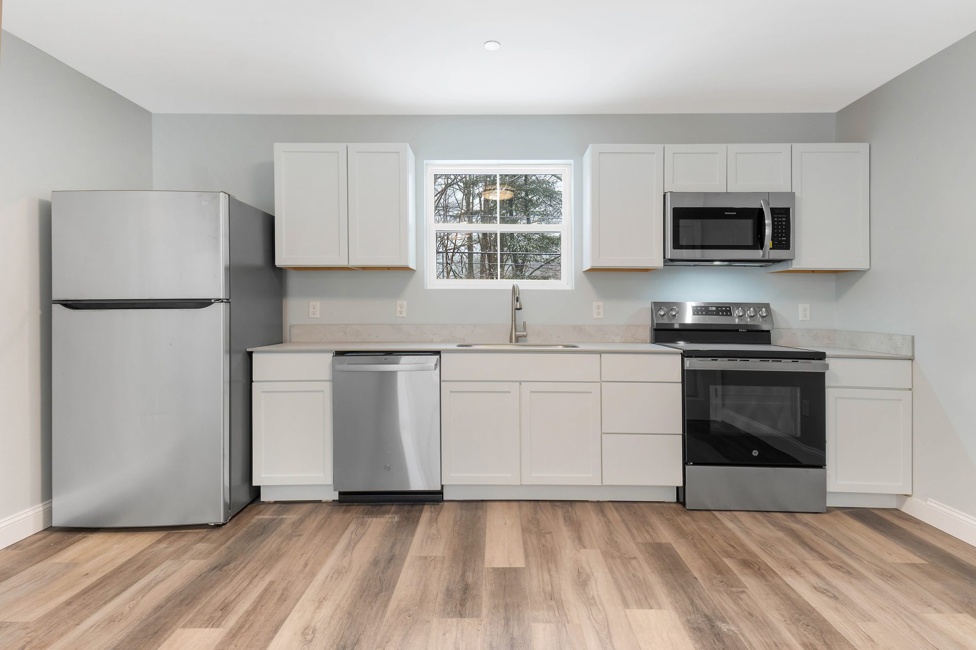 York Colonial Center - Universal Property Management